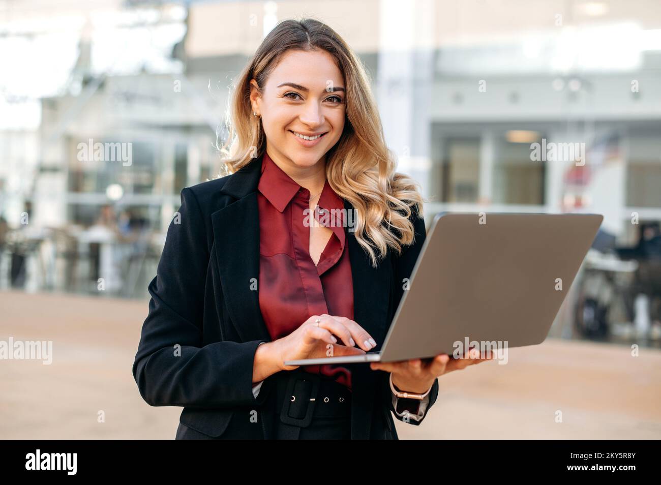 Portrait of a gorgeous successful confident caucasian business woman ...