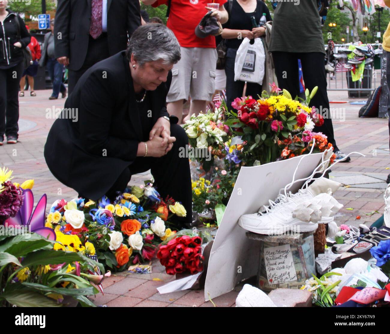 Boston marathon bombing 2013 emergency hi-res stock photography and ...