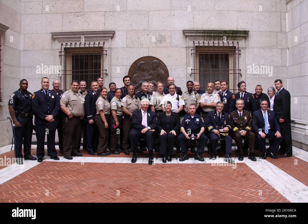 Boston bombing first response hi-res stock photography and images - Alamy