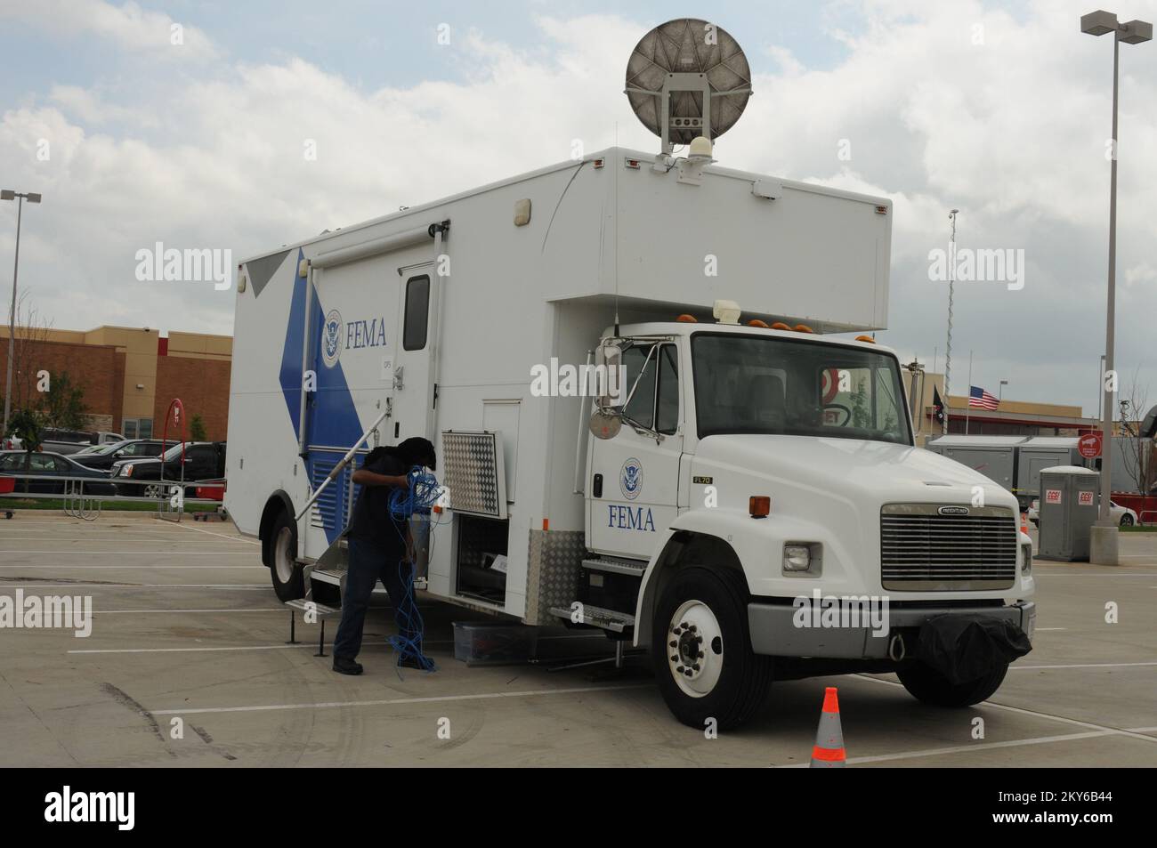 Mobile emergency vehicles hi-res stock photography and images - Alamy