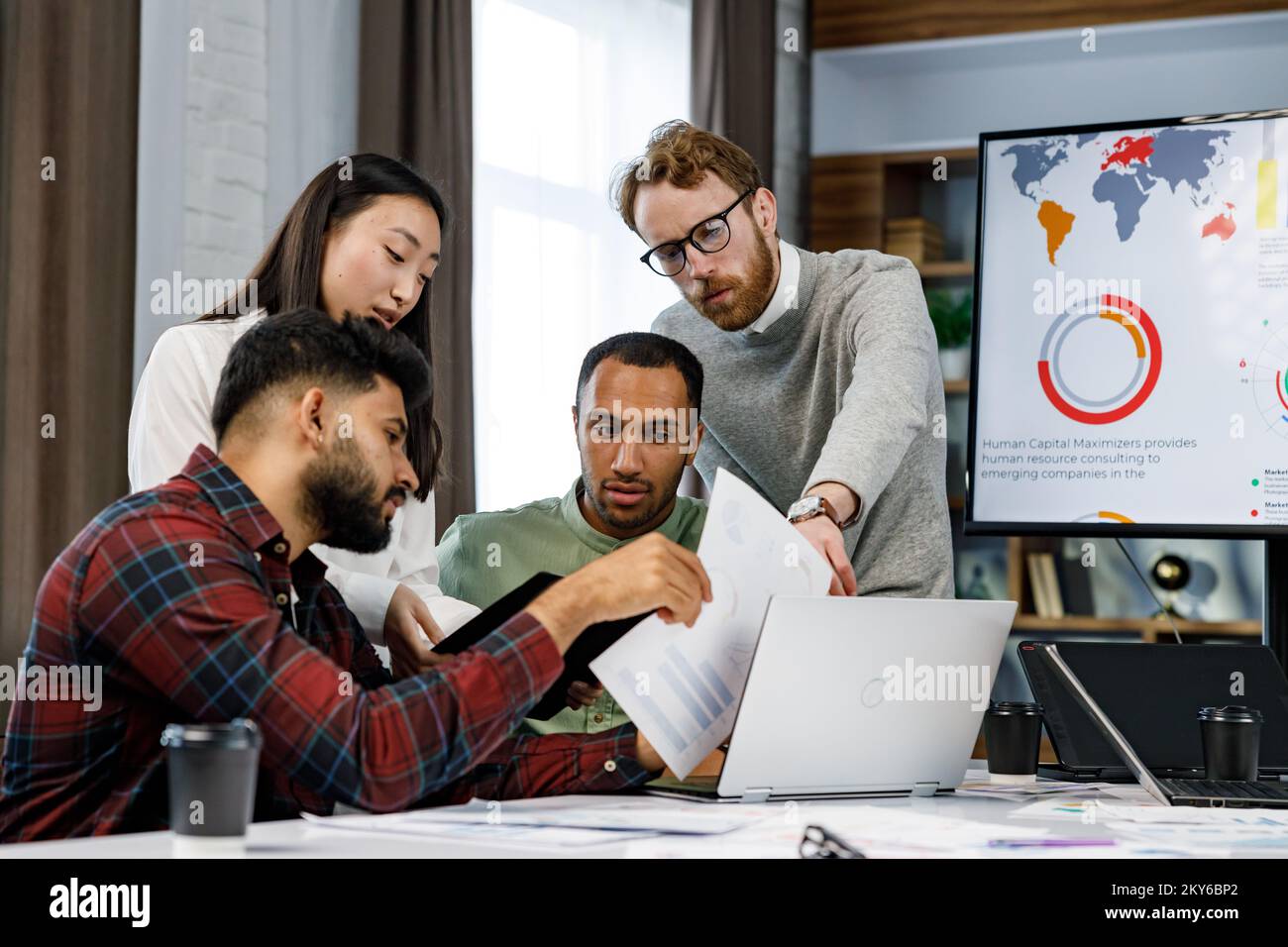Multinational group young people hi-res stock photography and images ...