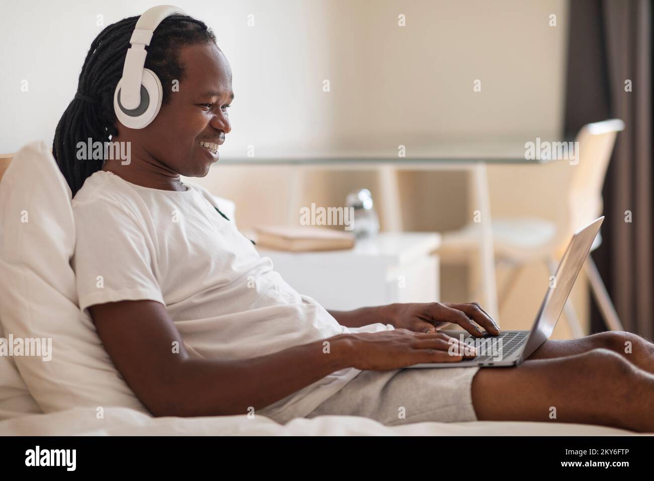 Job sitting hi-res stock photography and images - Alamy