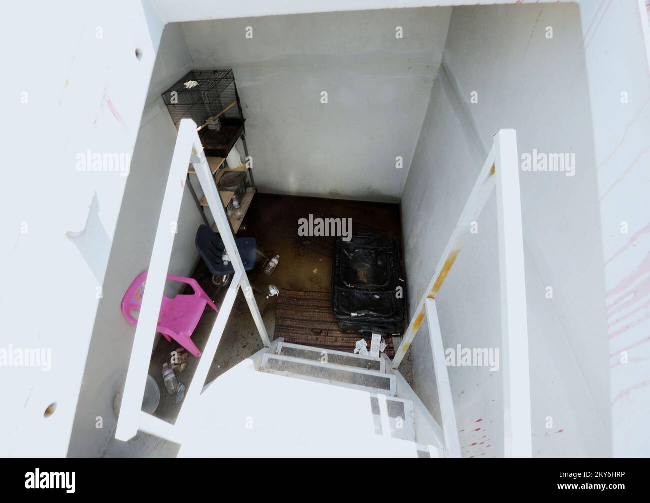 Moore oklahoma ef5 tornado damage hi-res stock photography and images ...