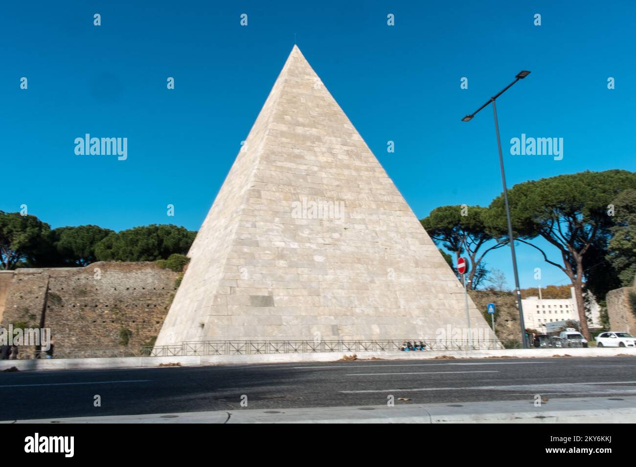 Piramide 2 hi-res stock photography and images - Alamy