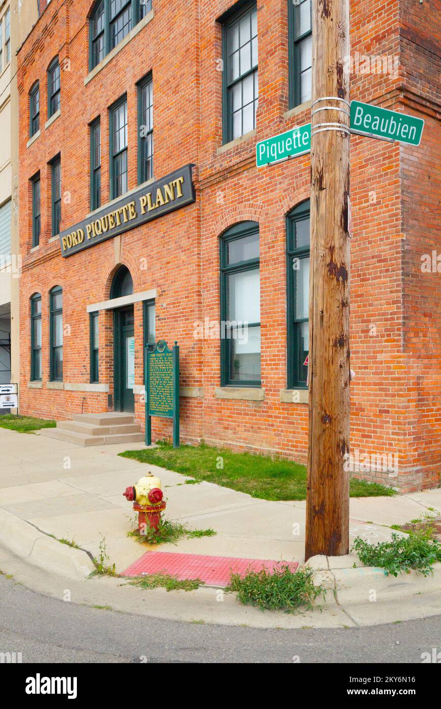Milwaukee avenue historic district hi-res stock photography and images ...