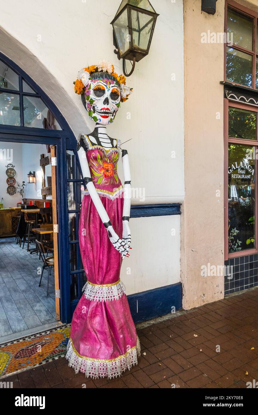 La Calavera Catrina ("dapper skull") or Catrina La Calavera Garbancera ...