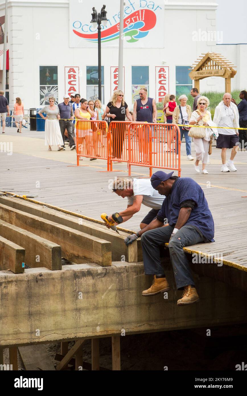 Atlantic city boardwalk 2013 hi-res stock photography and images - Alamy