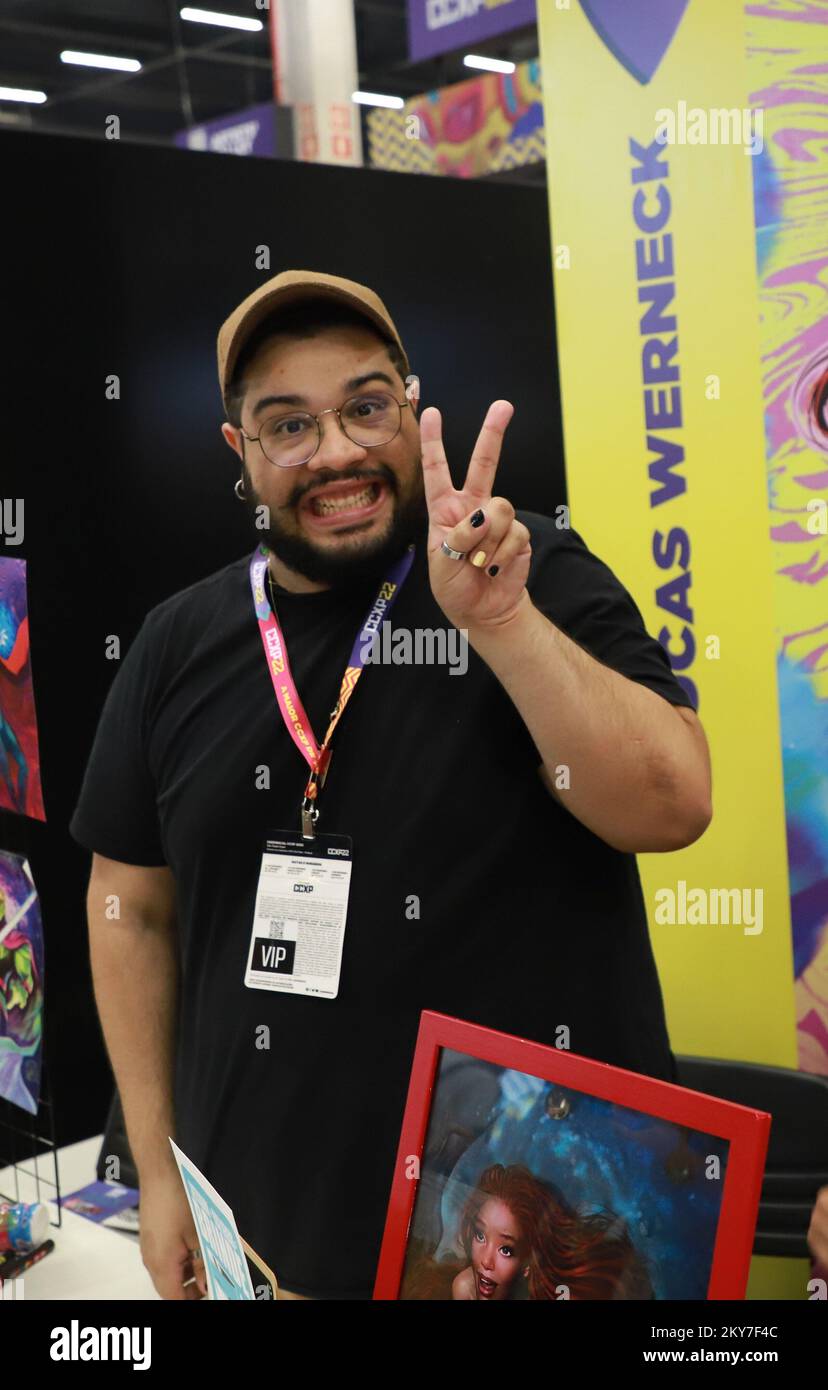 Sao Paulo, Sao Paulo, Brasil. 30th Nov, 2022. (INT) Crowd movement at ...