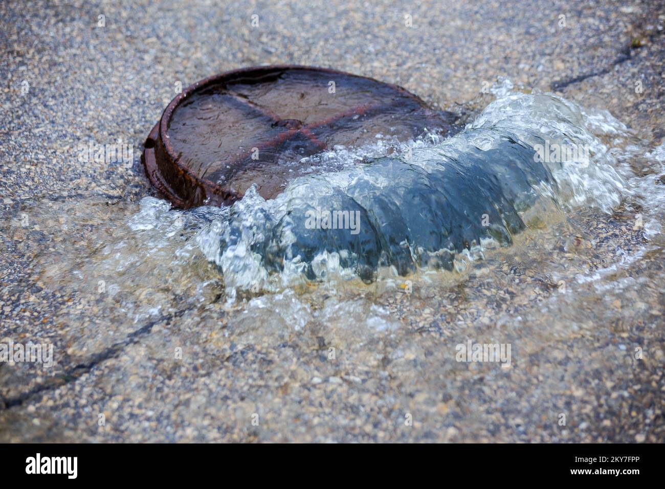 Water flooding manhole hi-res stock photography and images - Alamy