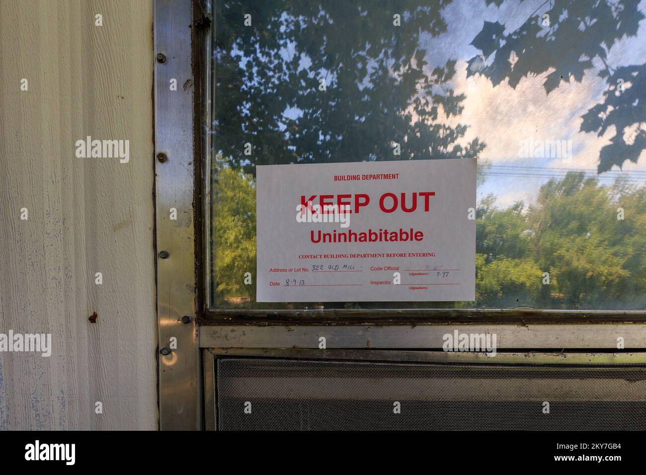 Keep out uninhabitable hi-res stock photography and images - Alamy