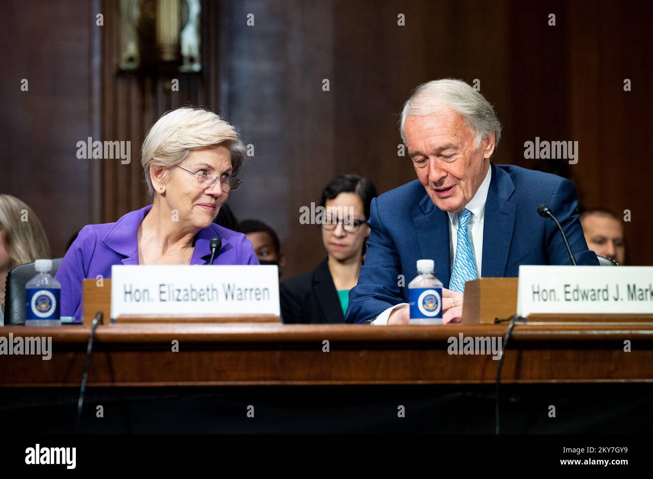 Washington, United States. 30th Nov, 2022. U.S. Senator Elizabeth ...