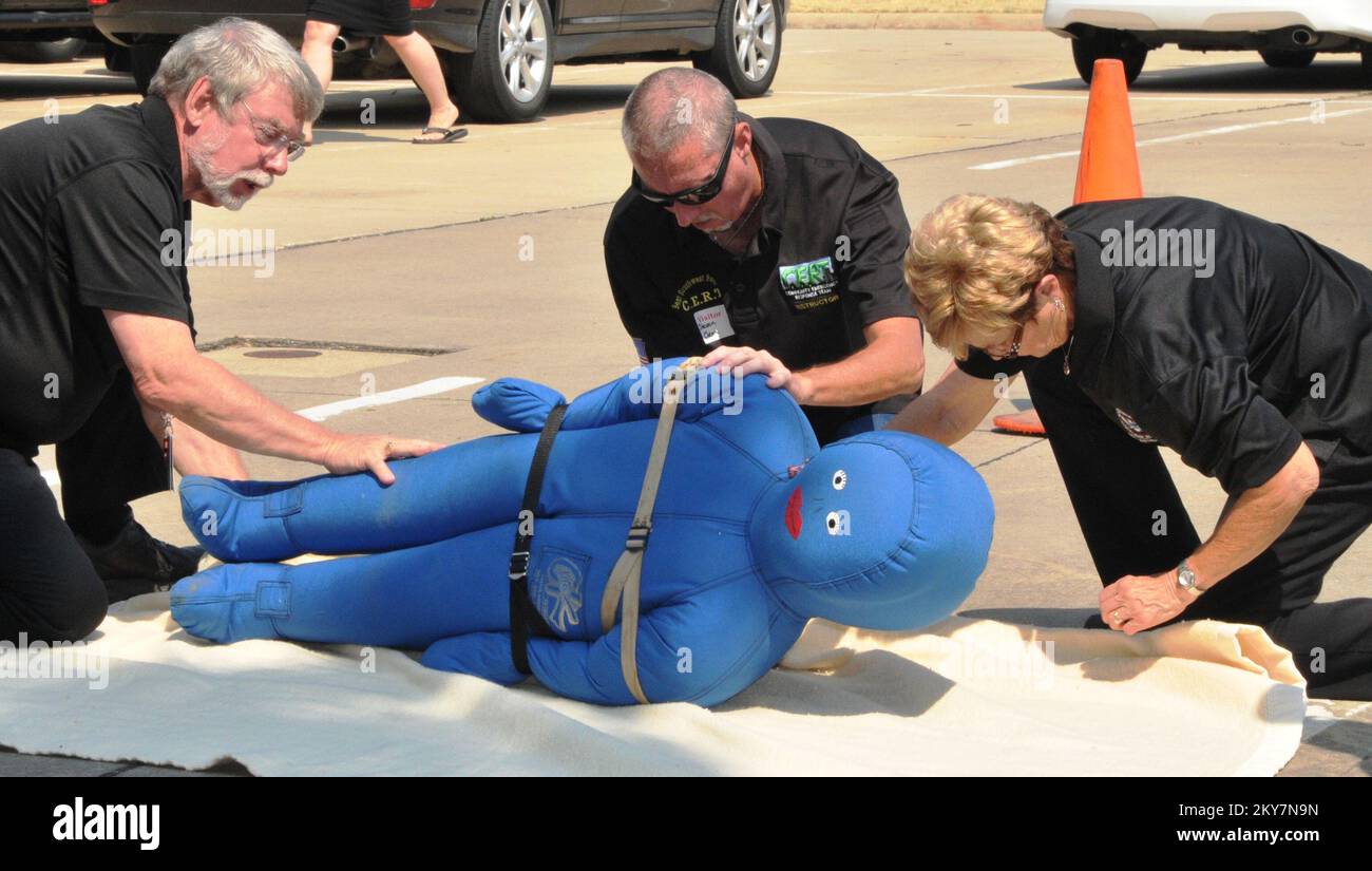 Community emergency response team cert hi-res stock photography and ...