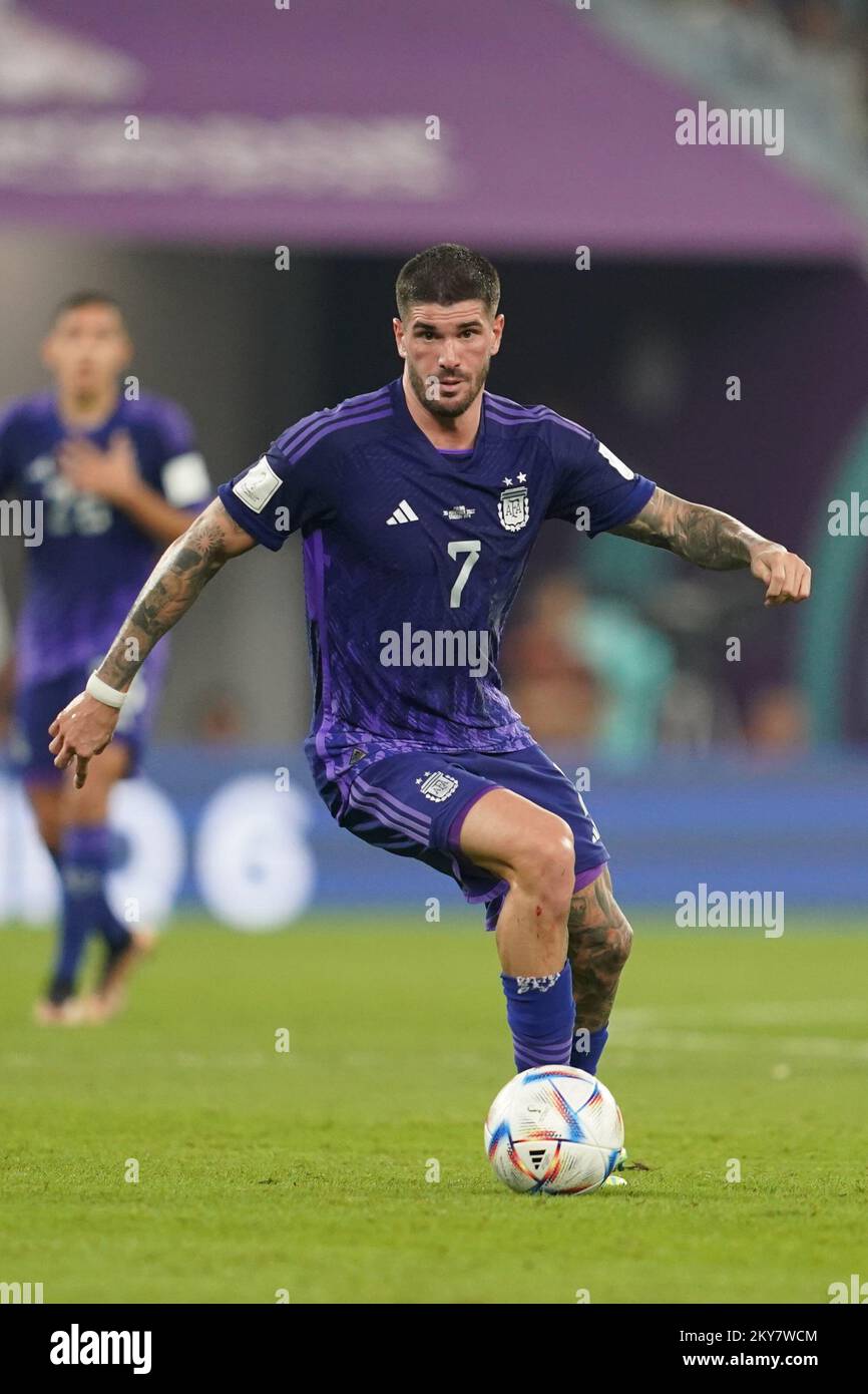 DOHA, QATAR - NOVEMBER 30: Player of Argentina Rodrigo De Paul controls ...