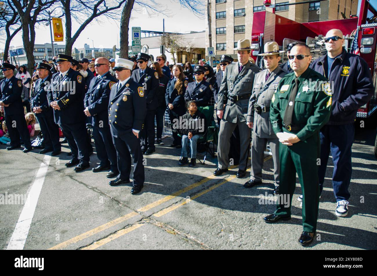 Crowd residents gathered in hi-res stock photography and images - Alamy