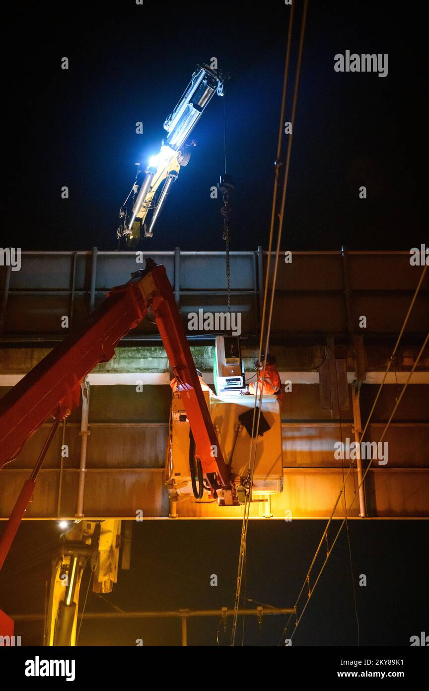 Hamberge, Germany. 01st Dec, 2022. Two workers in a cherry picker cage ...