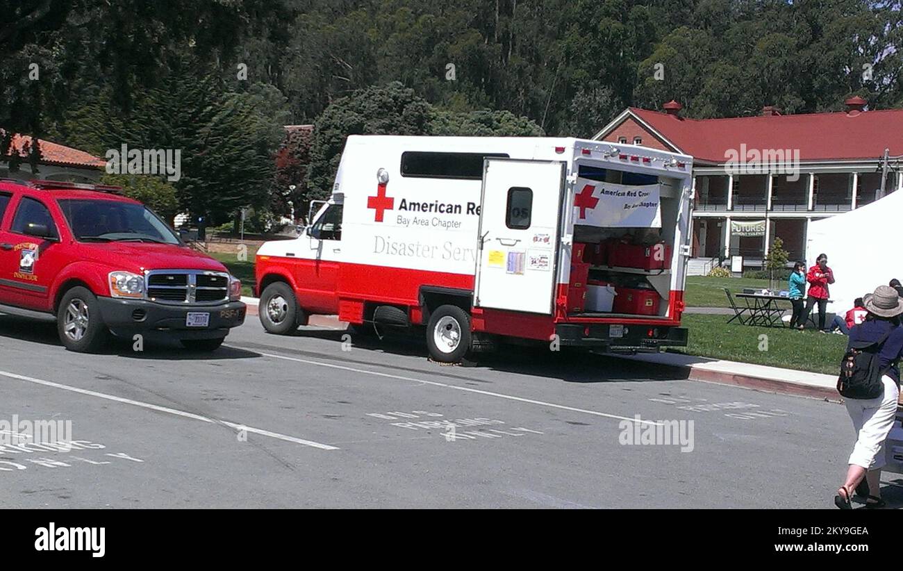 American red cross truck hi-res stock photography and images - Alamy