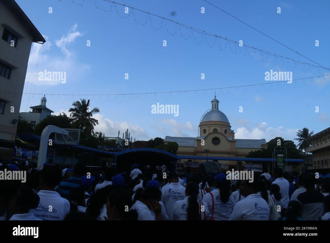 Sri lanka school girls hi-res stock photography and images - Alamy