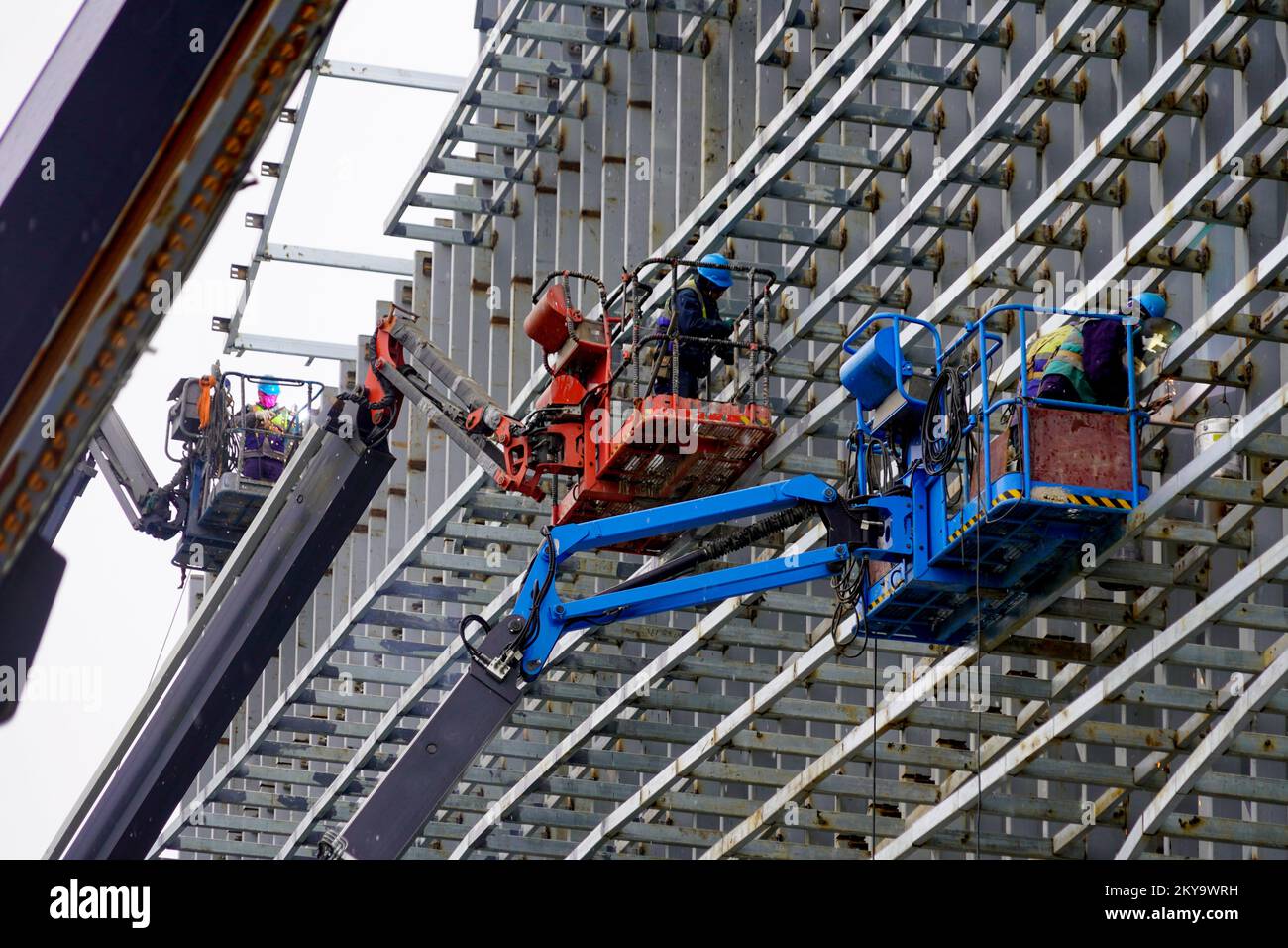 SUZHOU, CHINA - NOVEMBER 30, 2022 - Workers decorate the facade of ...