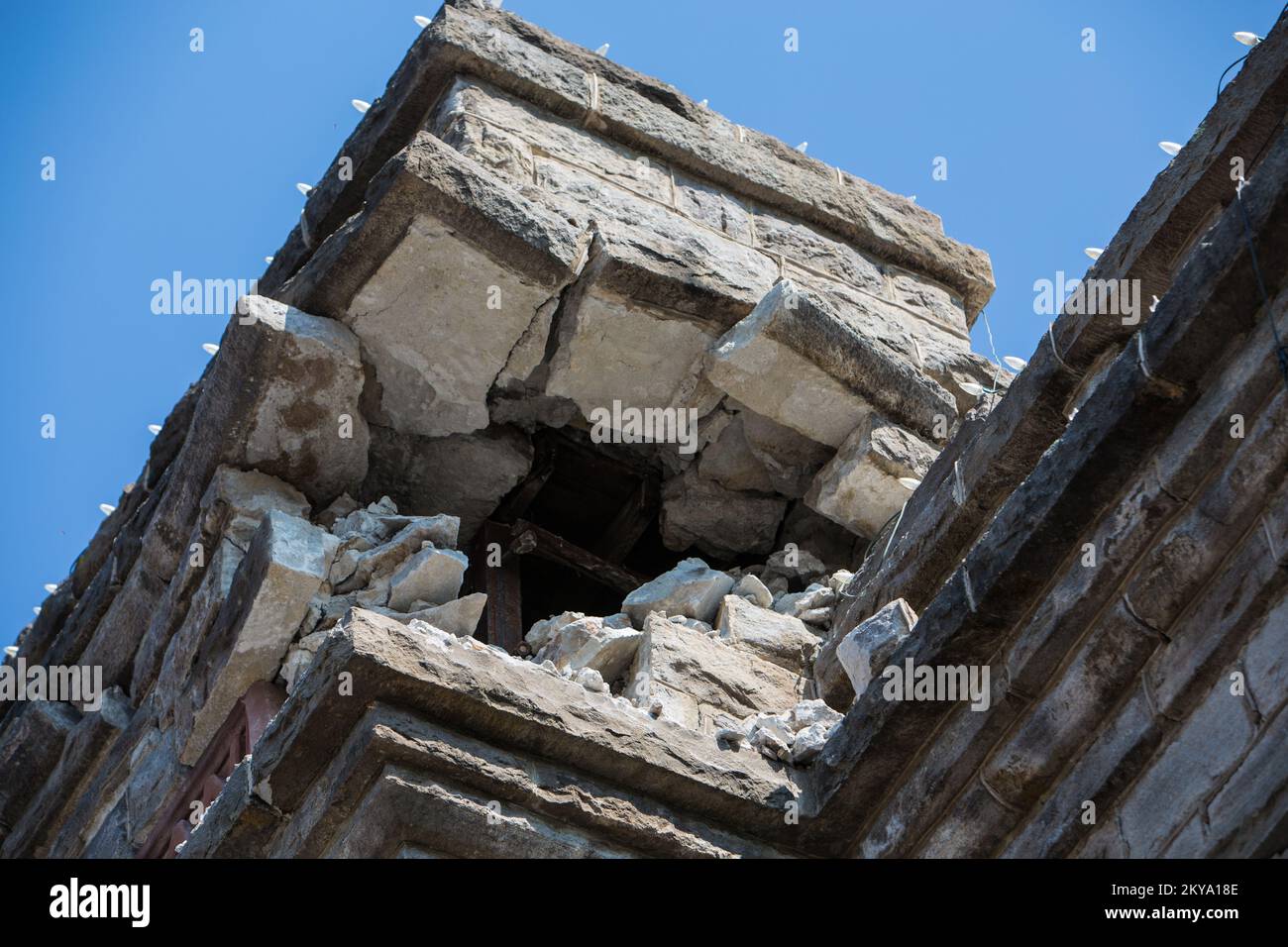 Napa, CA, September 9, 2014 ; Earthquake damage to the parapet of the ...