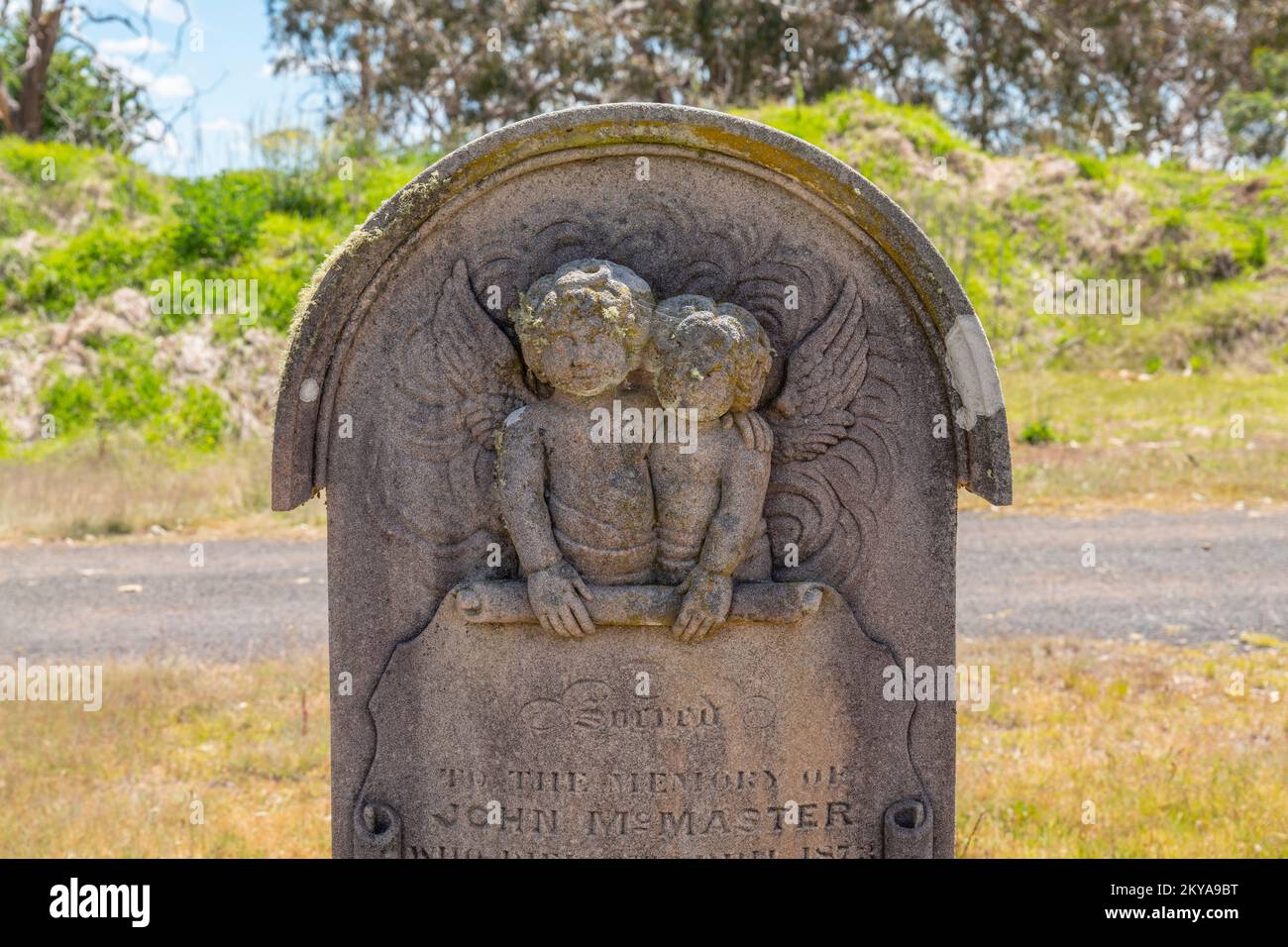 Grave headstone with two angels Stock Photo - Alamy