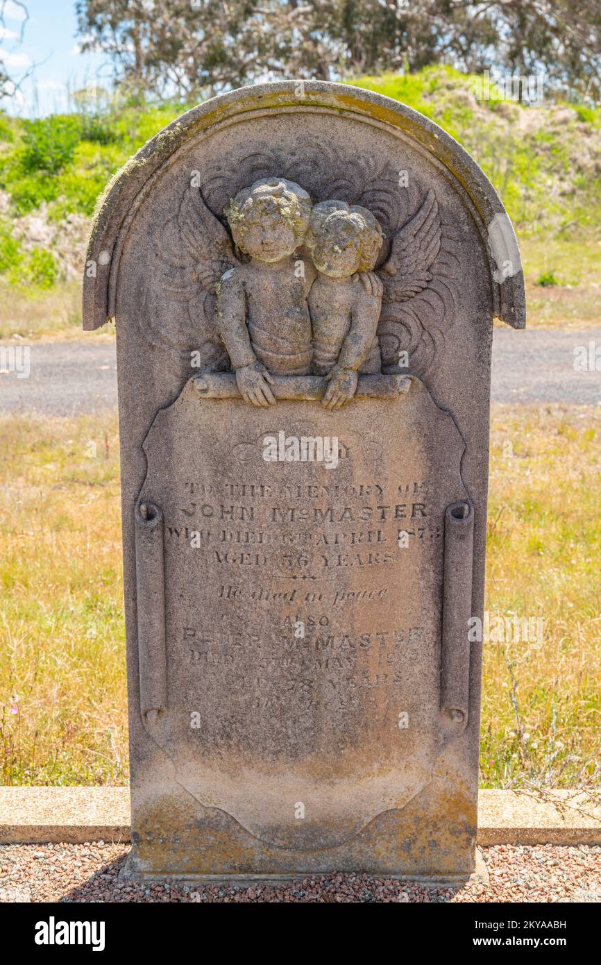 Grave headstone with two angels Stock Photo - Alamy