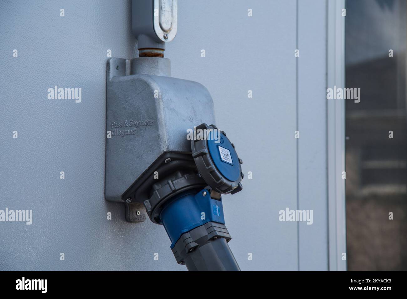 220 volt hi-res stock photography and images - Alamy
