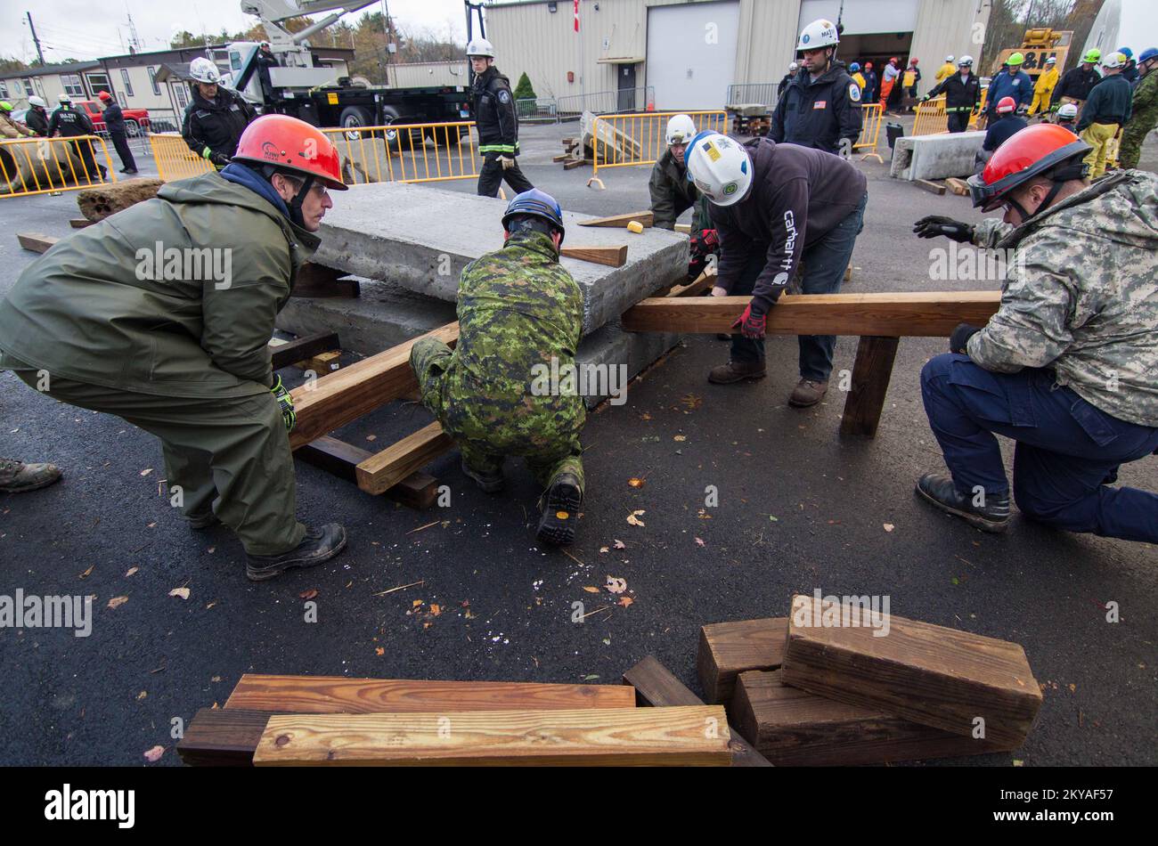 Structural collapse rescue training course hi-res stock photography and ...