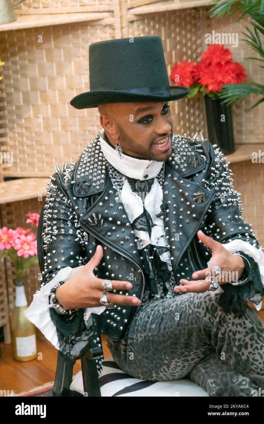 Popstar Aaron Paul on the Profiles with Mickey Burns show in New York ...