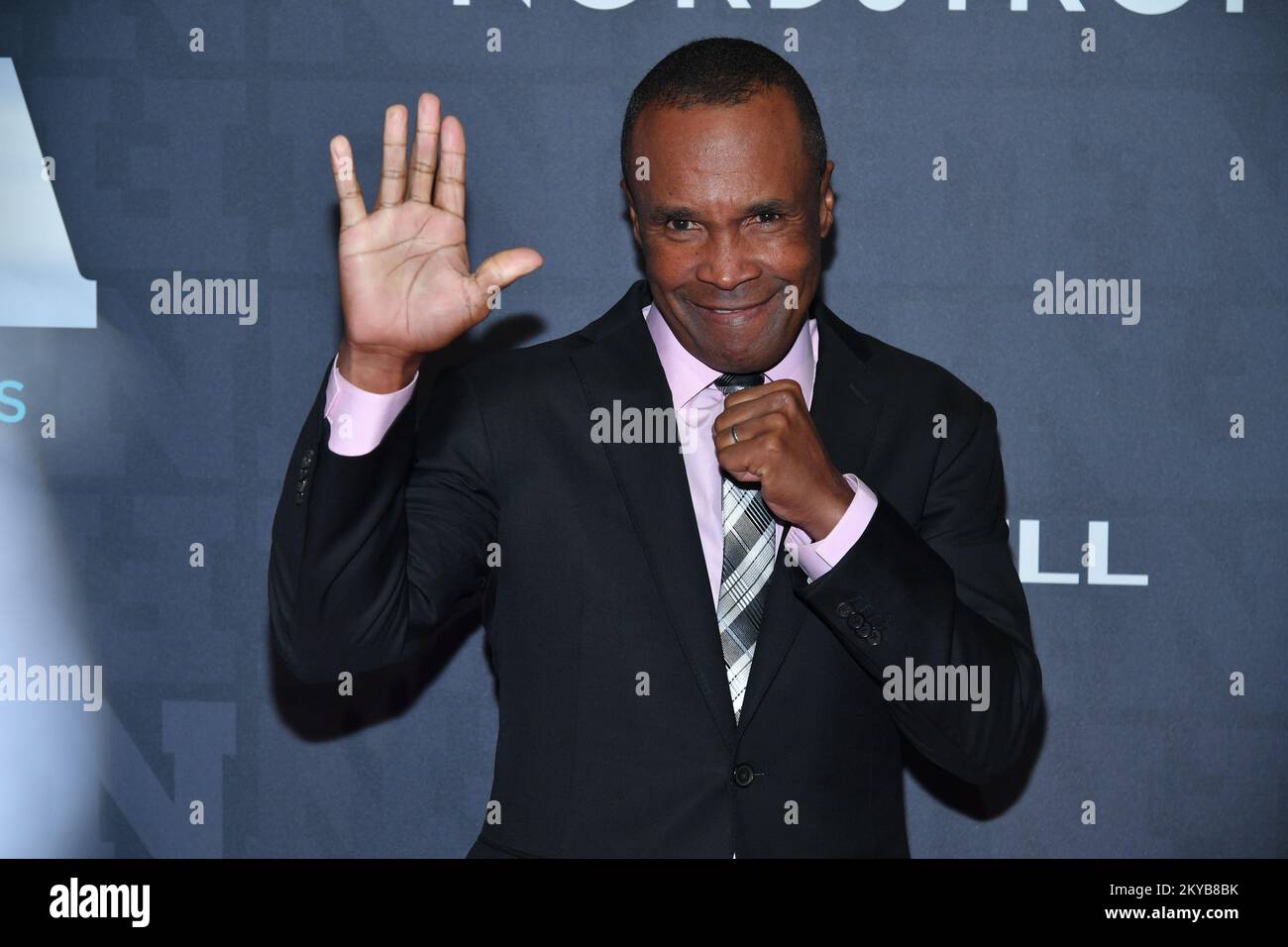 Sugar Ray Leonard attends the 36th Annual Footwear News Achievement ...