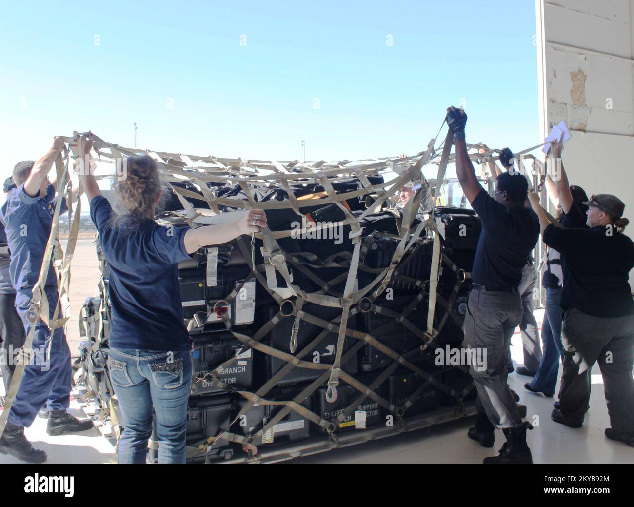 Members of FEMA's National IMAT West train with Coast Guard partners ...