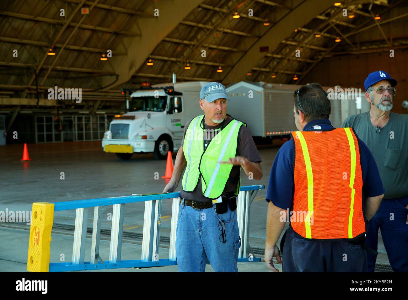 Staging ground hi-res stock photography and images - Alamy