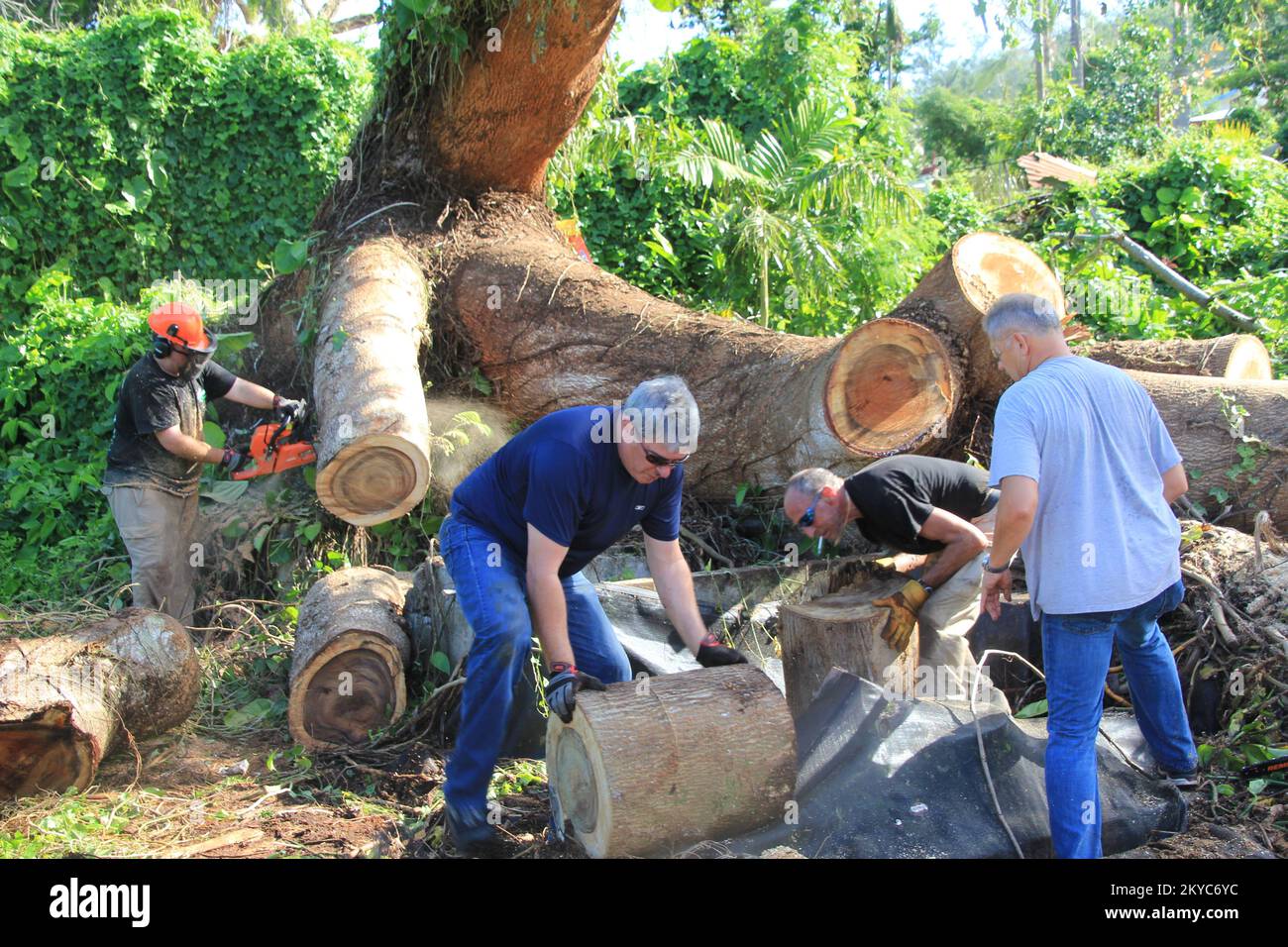 Members disaster relief organization hi-res stock photography and ...