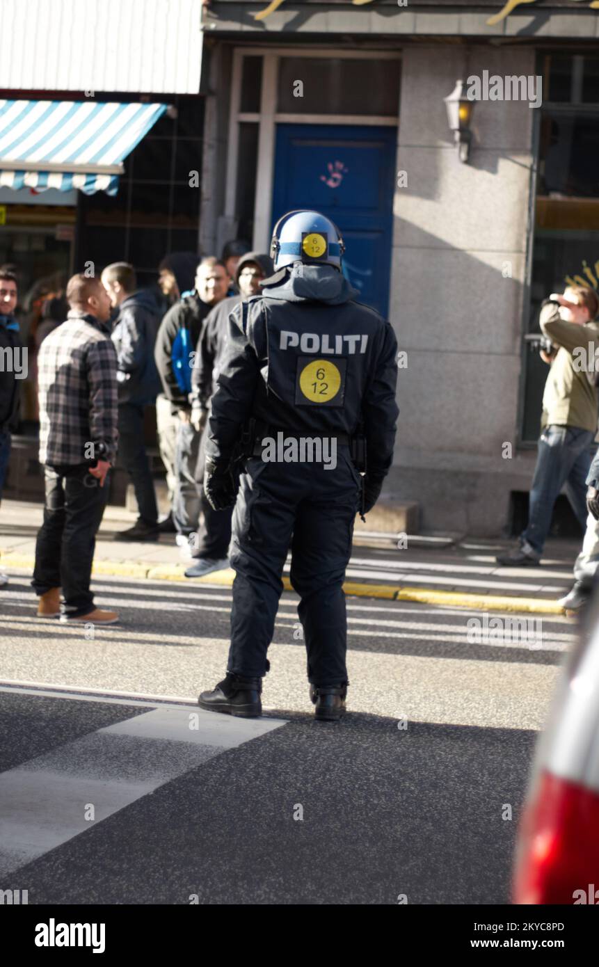 Riot gear uniform hi-res stock photography and images - Alamy