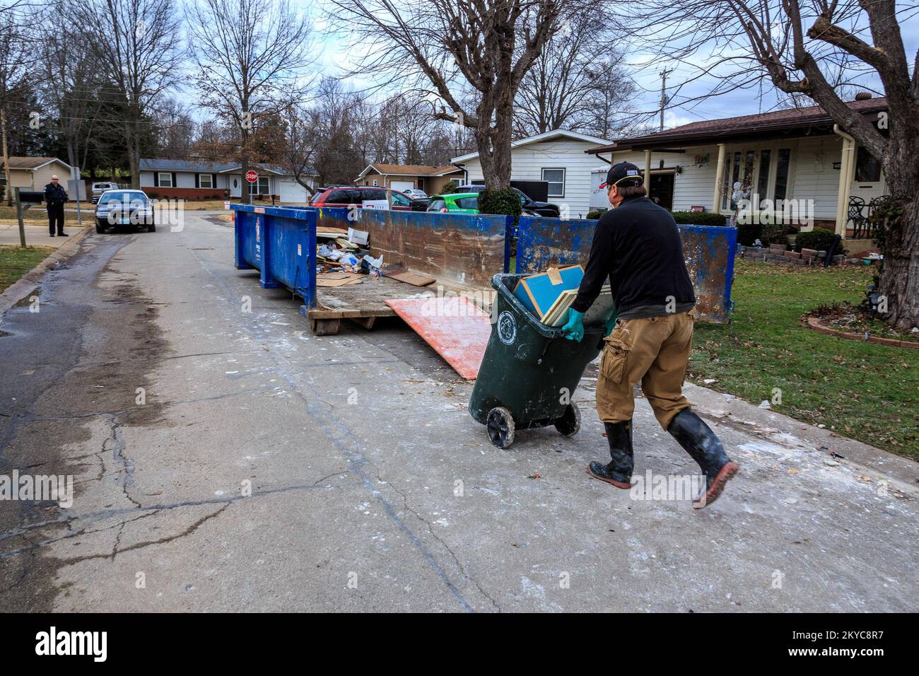Cleanup begins after the Meramec River flooded a few days earlier to ...