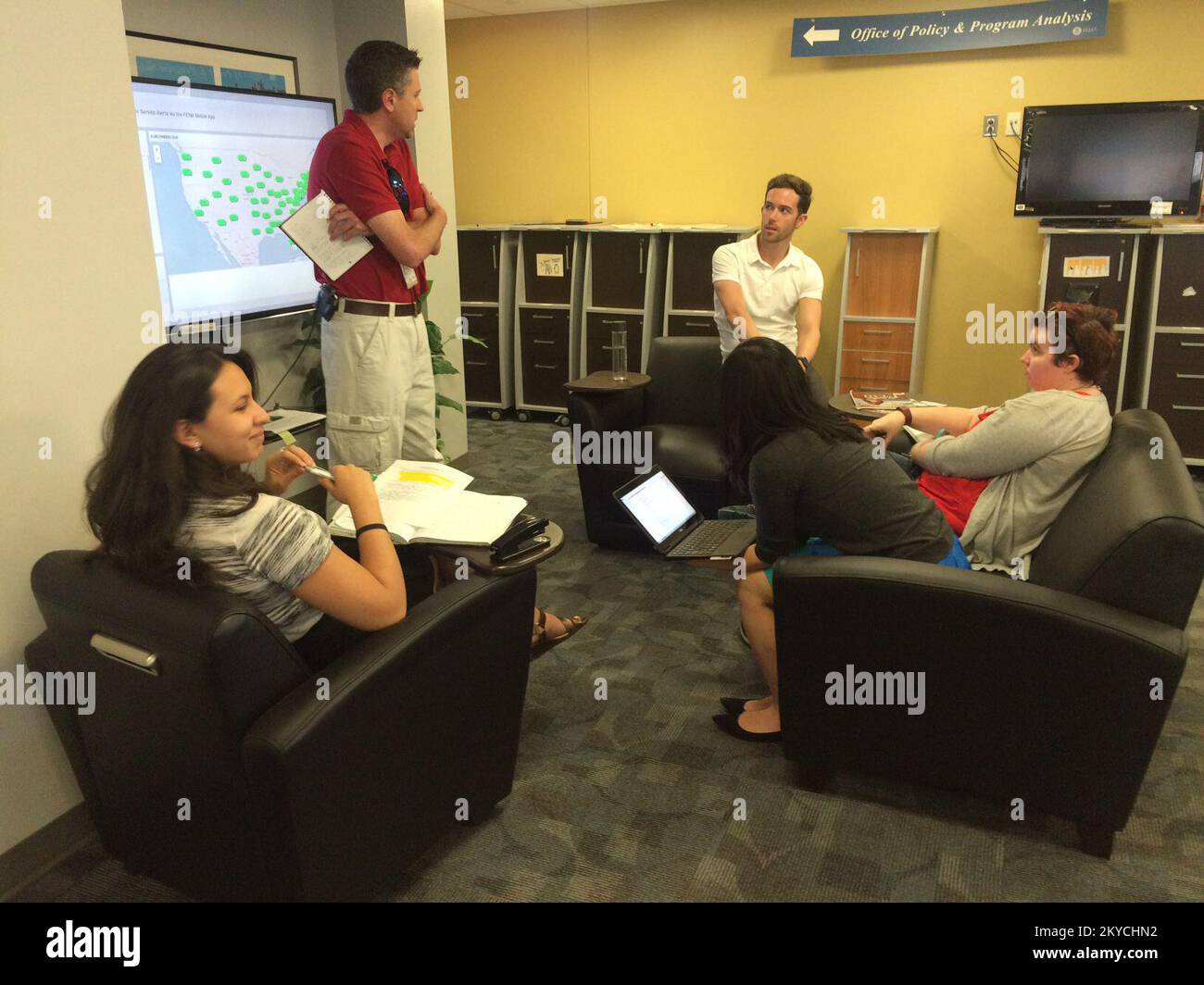 Members of FEMA Headquarters' Digital Engagement team coordinating ...