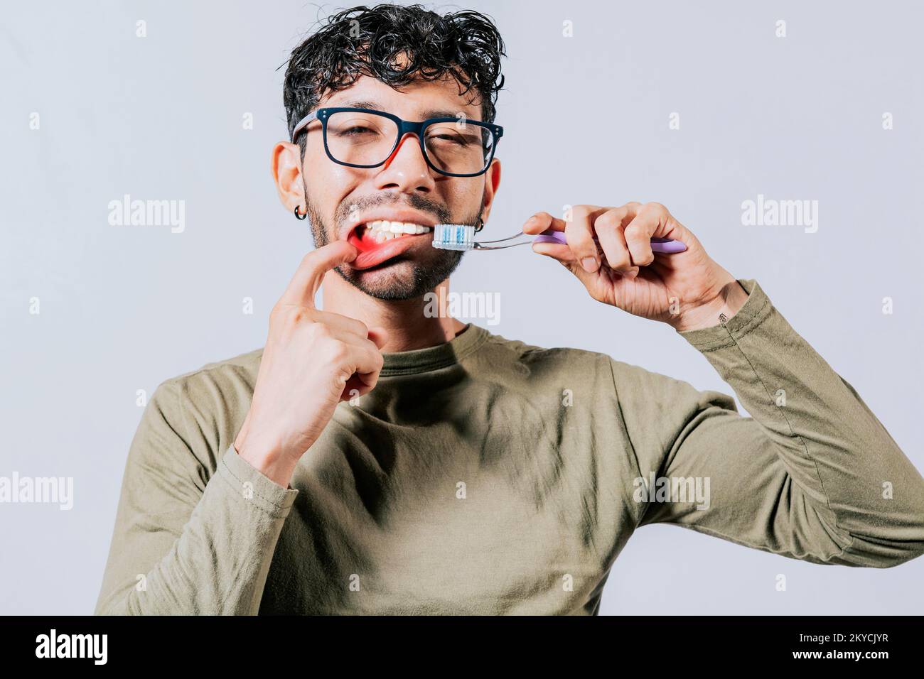 Man holding toothbrush with gum pain, People holding toothbrush with ...