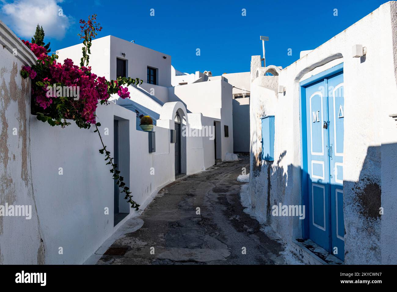 Traditional village of Megalochori, Santorini, Greece Stock Photo - Alamy