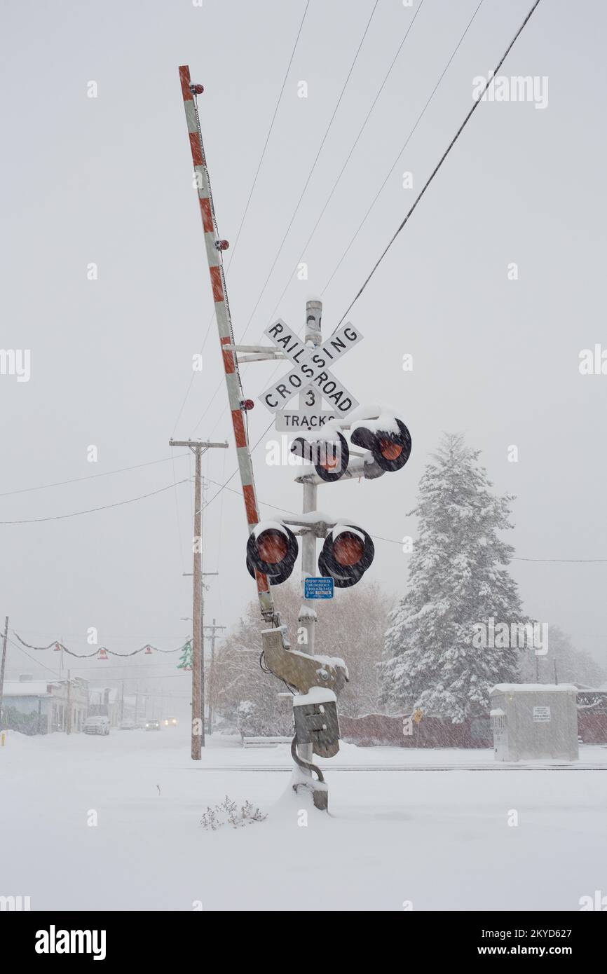 3 way crossing rgate, sign, and warning lights at the 3rd Street ...