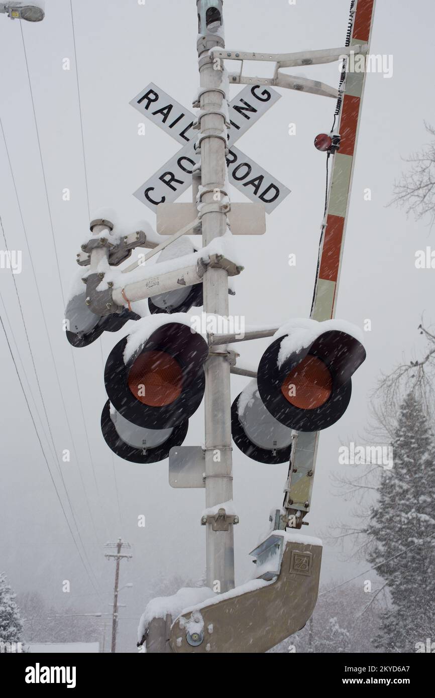 3 way crossing rgate, sign, and warning lights at the 3rd Street ...