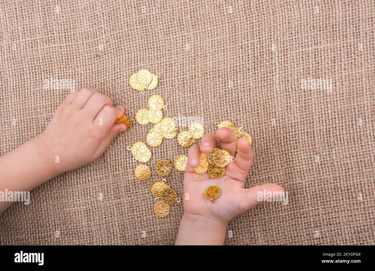 Fake Gold Coins Plastic Gold Coins - 144 Piece Treasure Chest Filler ...
