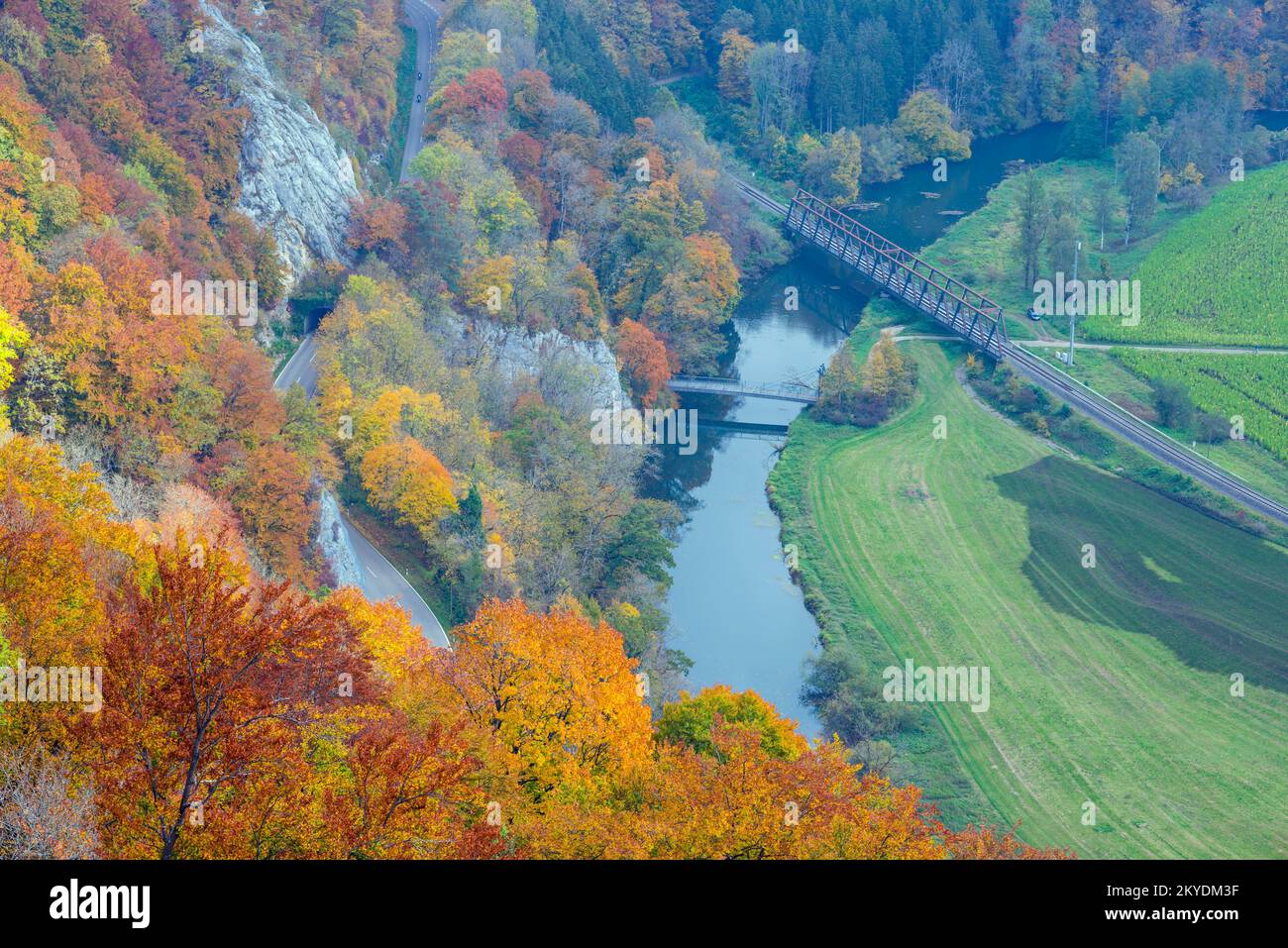 View from the Rauher Stein vantage point into the upper Danube valley ...
