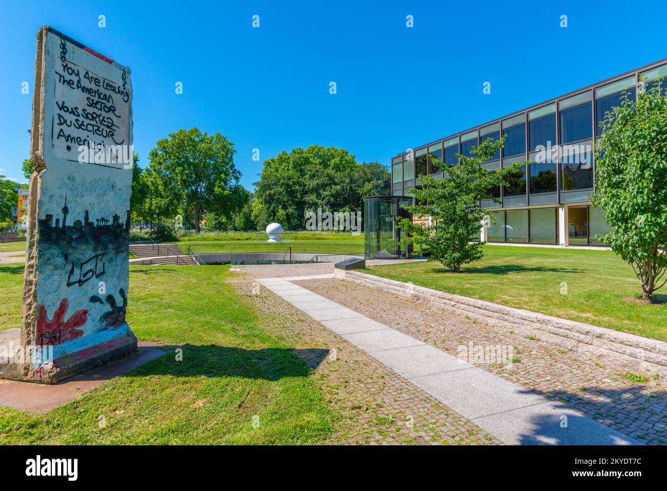 State parliament, monument protection, glass window, flat roof ...