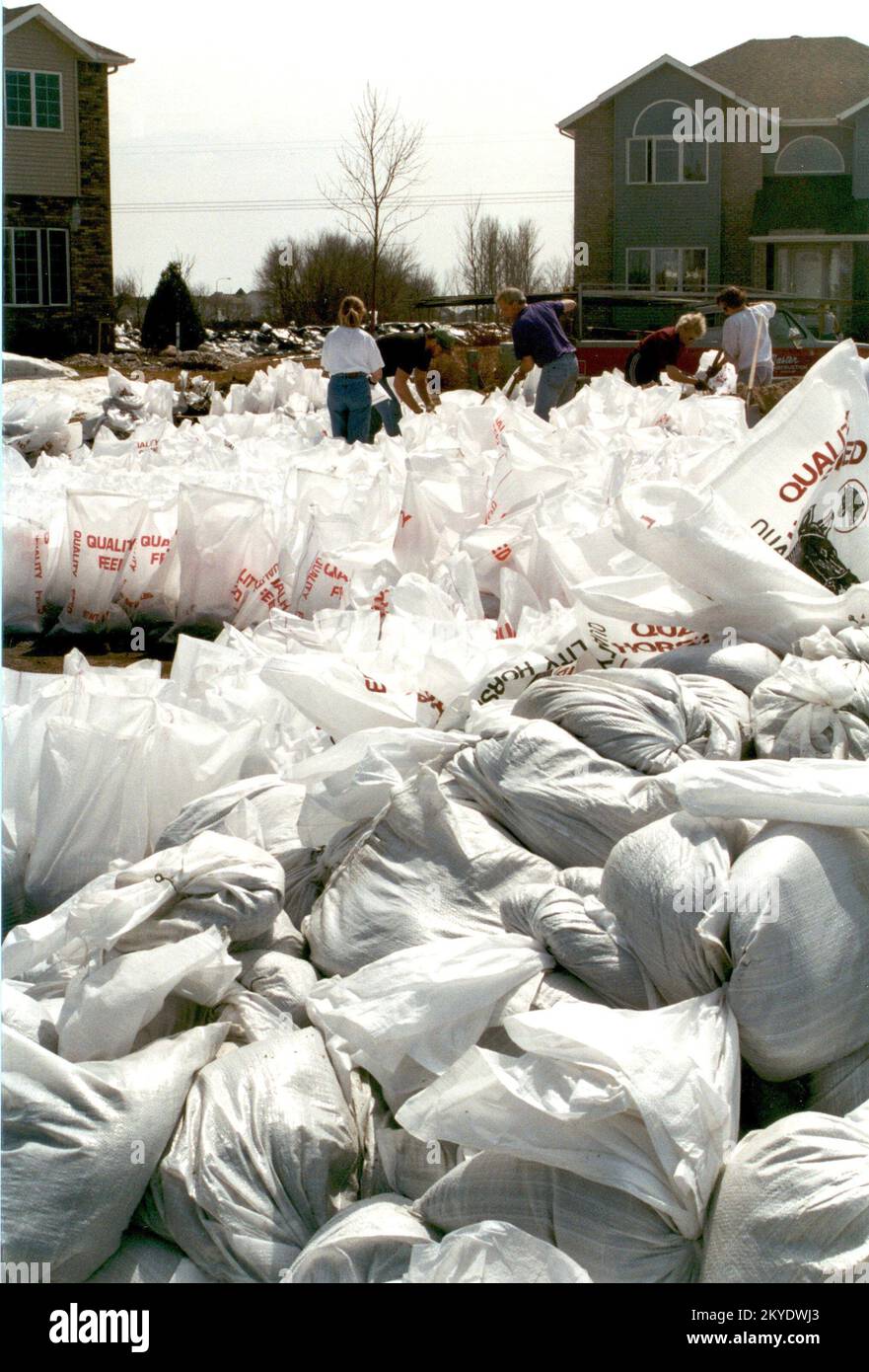 Sandbagging hi-res stock photography and images - Alamy