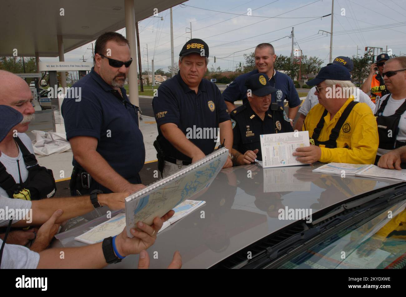 Hurricane Katrina, New Orleans, La., August 30, 2005 -- Members of the ...