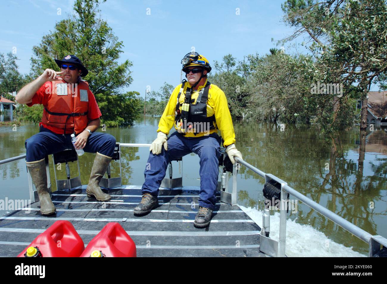 Hurricane katrina flood rescue hi-res stock photography and images - Alamy