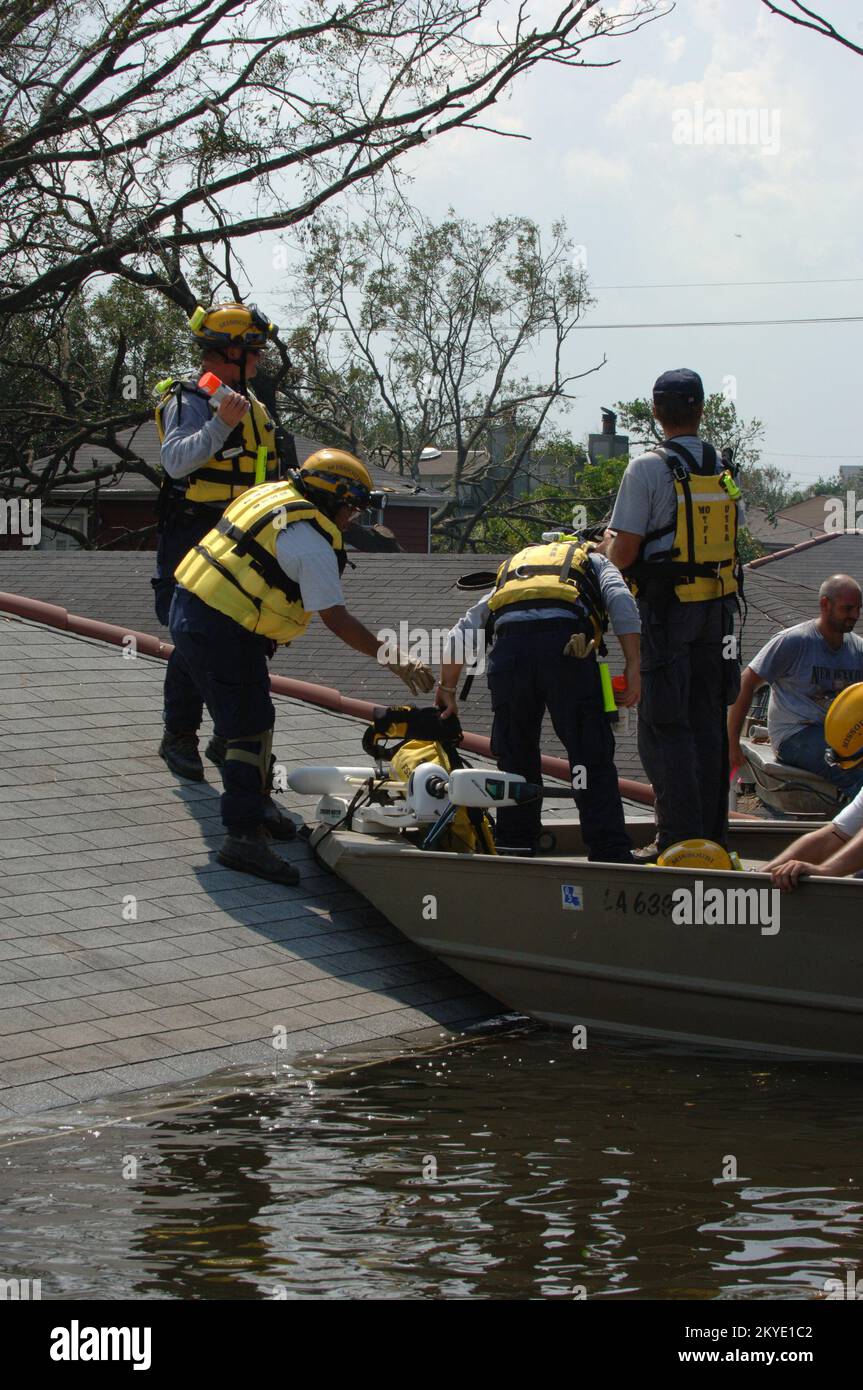 Hurricane katrina rescue roof hi-res stock photography and images - Alamy