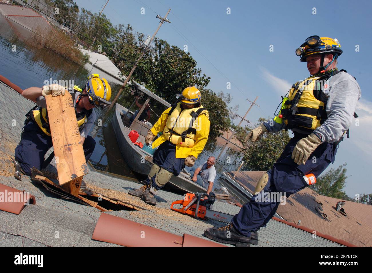 Hurricane Katrina, New Orleans, LA, August 31, 2005 -- Members of the ...