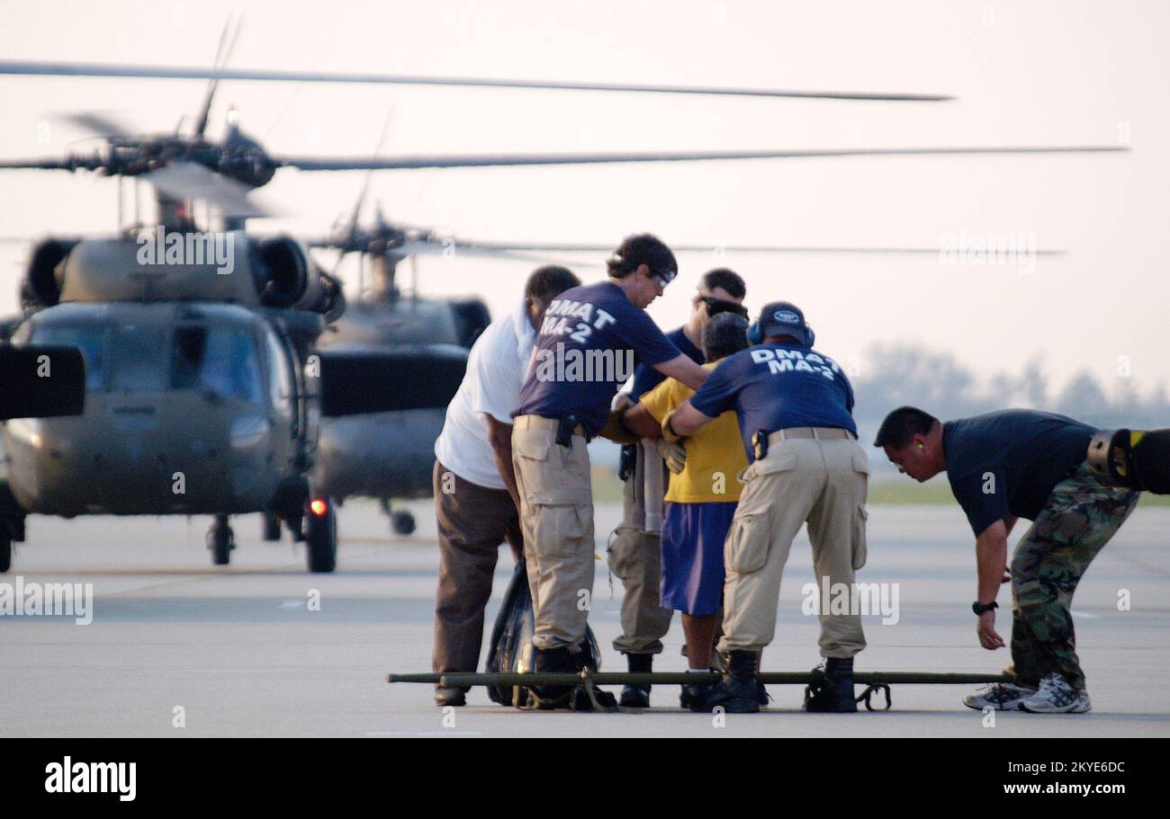 Hurricane Katrina, New Orleans, La., September 2, 2005 -- Evacuees and ...