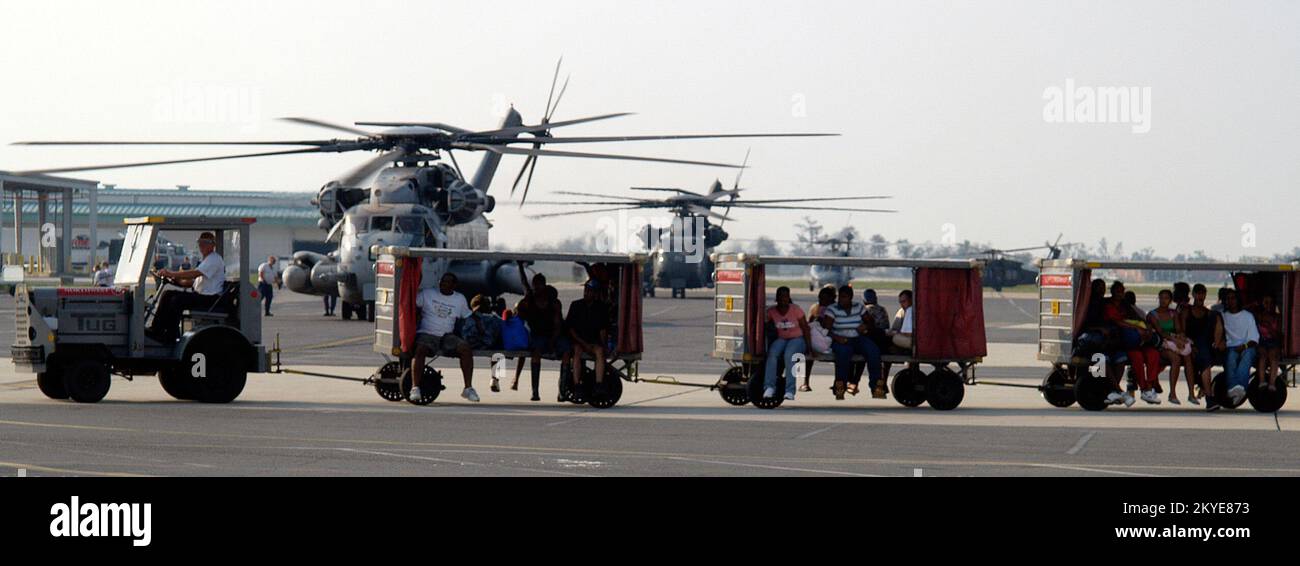 Hurricane Katrina, New Orleans, La., September 3, 2005 -- Evacuees and ...
