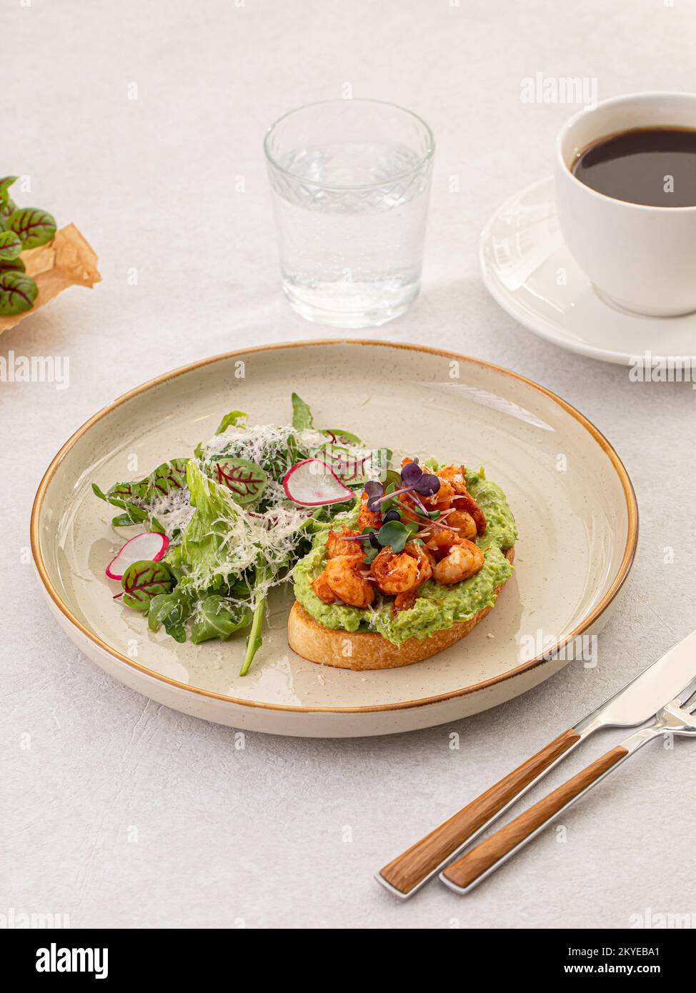 Portion of avocado toast with shrimp and salad Stock Photo - Alamy